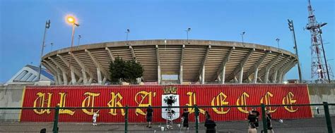 La Curva Nord si colora ecco il murales degli Ultrà Lecce