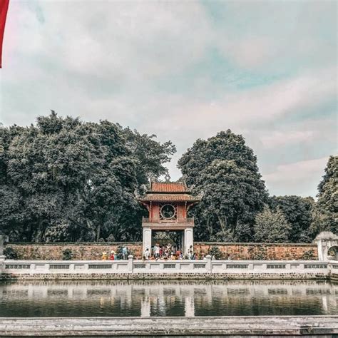 Le Temple De La Littérature Hanoï Un Coin Paisible Avec Des Empreintes