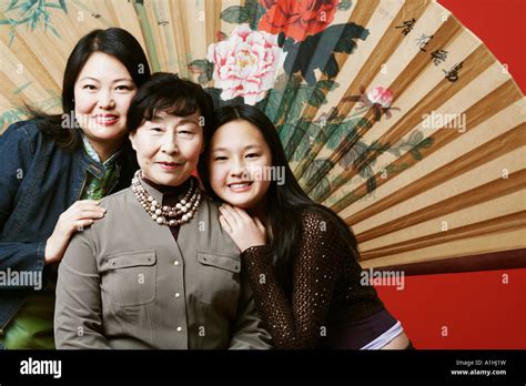 Portrait Dune Grand Mère Avec Sa Fille Et Sa Petite Fille Photo Stock