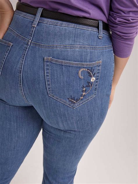 Petite Slightly Curvy Bootcut Jean With Back Pocket Embroidery D C