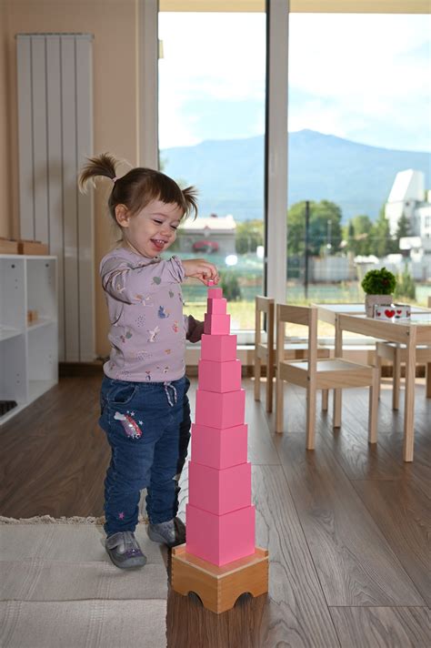 Здравейте С радост споделяме че Двуезичен Монтесори Детски Център ДЪБРИНИ отвори врати и