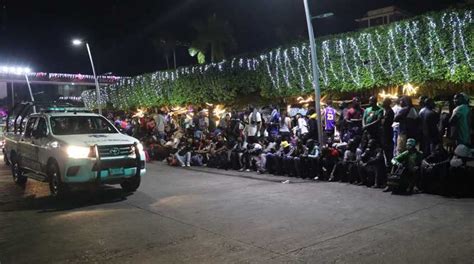 Miles de migrantes buscan entregarse en sur de México para obtener