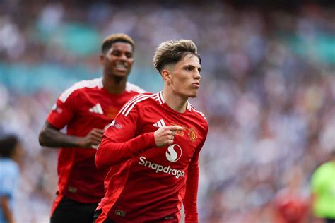 Mercato Manchester United La Juventus Et Le Barça Surveillent Alejandro Garnacho