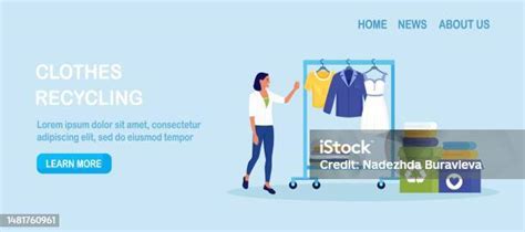 천 재활용 기부를 위해 옷장에 옷이 있는 포장 상자를 포장하는 여자 재활용 및 지속 가능한 패션 친환경 생산 원단 사람들은 자선을 위해 의복을 기부합니다 자선사회 복지