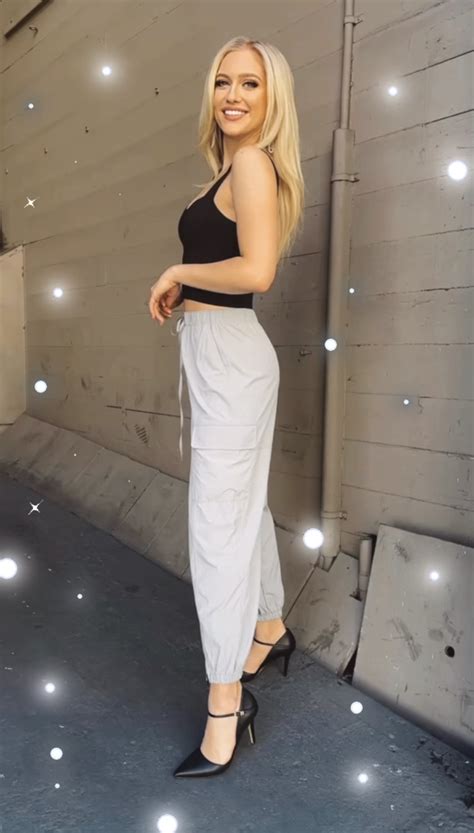 Maggie Sajak 28 Shows Off Long Legs And Flashes Hint Of Midriff In