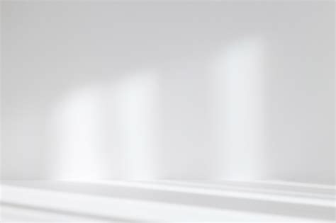 제품 프레젠테이션을 위한 추상적인 흰색 스튜디오 배경입니다 창의 그림자가있는 빈 방입니다 흐리게 배경이 있는 제품을 표시합니다 소프트 포커스 단순함에 대한 스톡 사진 및