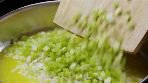 Heres How To Make A Delicious Slow Cooker Stuffing