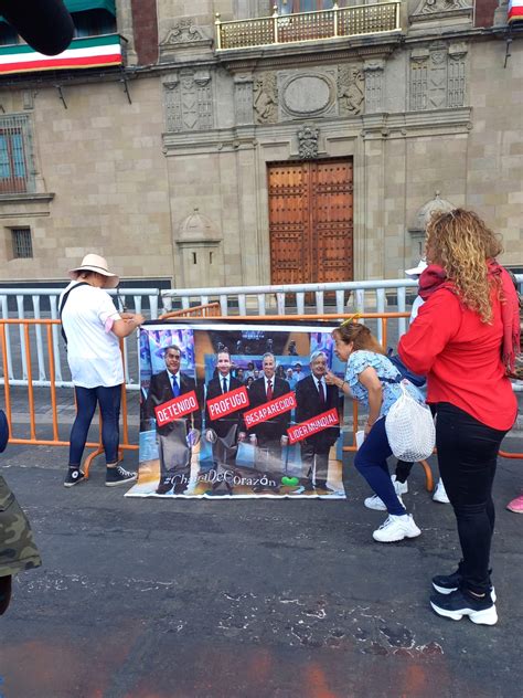Entre Palacio Nacional Y El Zócalo Las Dos Caras Del Cuarto Informe De