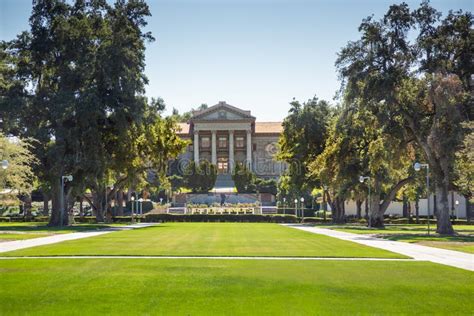 Admin Building And Quad Editorial Stock Image Image Of Classroom