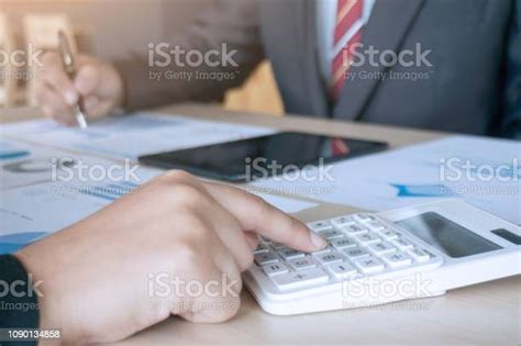 비즈니스 사람들 회의 디자인 아이디어 전문 투자자 프로젝트를 새로운 시작 일 개념입니다 사무실에서 계획 하는 사업 개념에 대한