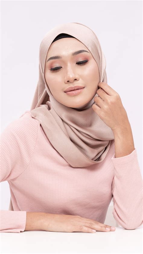 Tutorial Hijab Silk Tanpa Jarum Look Elegan Anti Licin
