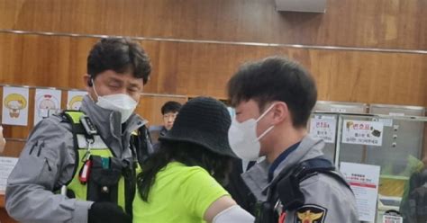 ‘좌표찍기 악성 민원 시달리는 공무원‘이름 삭제·‘바디캠 지급 등 보호 나선 지자체