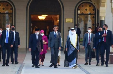 Foto Gaya Pengamanan Paspampres Saat Kawal Jokowi