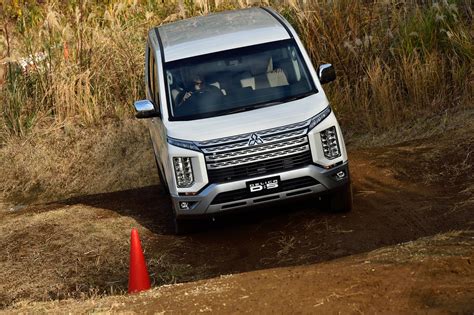 【試乗インプレ】ビッグマイチェンで進化した新型「デリカd：5」、オンロード＆オフロードの実力は？ 12年ぶりの大幅なアップデート内容はフル
