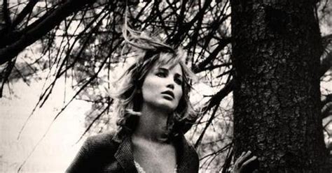 Jennifer Lawrence Fansite New Shot Of Jennifer Lawrence In Vogue Magazine