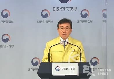 지금은 만남보다는 마음으로 함께할 때