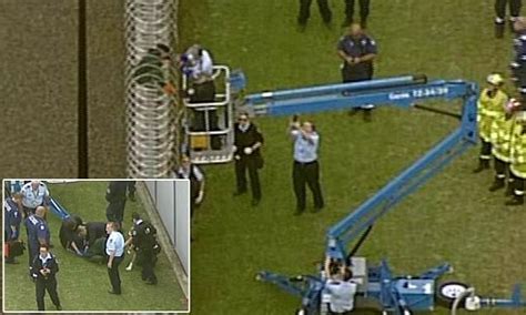 Nsw Female Inmate Fails In Prison Escape Bid Daily Mail Online