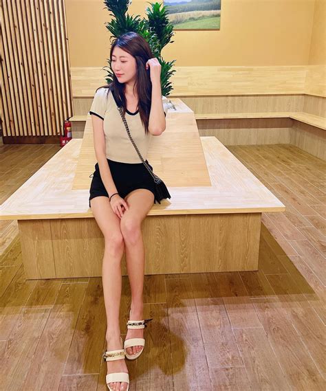 【ev女孩】翹臀甜心「比特啾啾」悶熱的夏夜讓人思春 超挑逗渾圓線條讓人體溫漸漸升高 Ev撲克官網