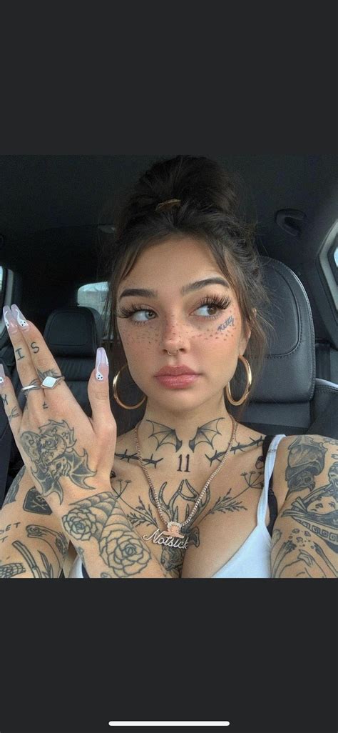 Please Does Anyone Recognize Her Scrolller