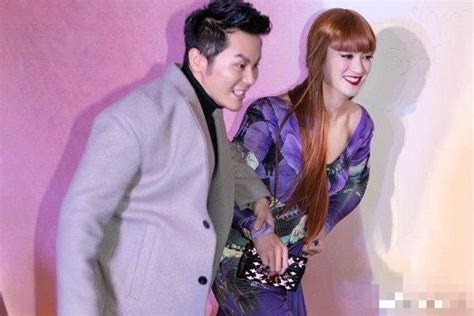 李晨曾手挽一妖艷女子秀恩愛 這名女子與霍思燕關係異常親密 每日頭條