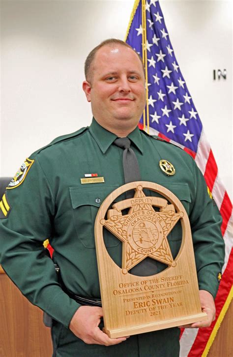 Meet The Okaloosa County Sheriffs Office Deputy Of The Year Eric Swain