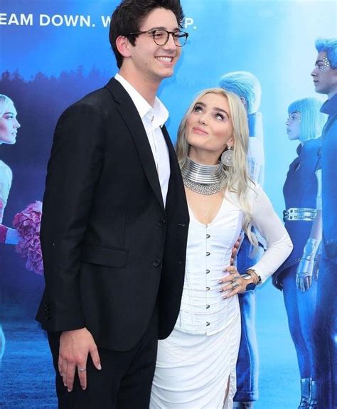 Pin By Andy Alves On Zeddisonmeglo Zombie Disney Meg Donnelly Cute