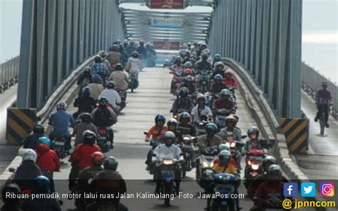 Ribuan Pemudik Motor Lalui Ruas Jalan Kalimalang