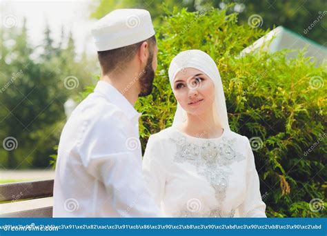 Nationale Hochzeit Braut Und Br Utigam Heiratende Moslemische Paare W
