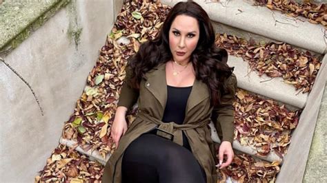 Amber Botros Biography Wiki Curvy Plus Size Fashion Model