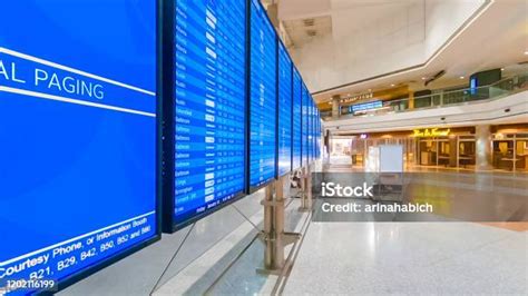 국제 공항 내부에 블루 스크린이 있는 도착 및 출발 보드 공항에 대한 스톡 사진 및 기타 이미지 공항 날기 덴버 국제