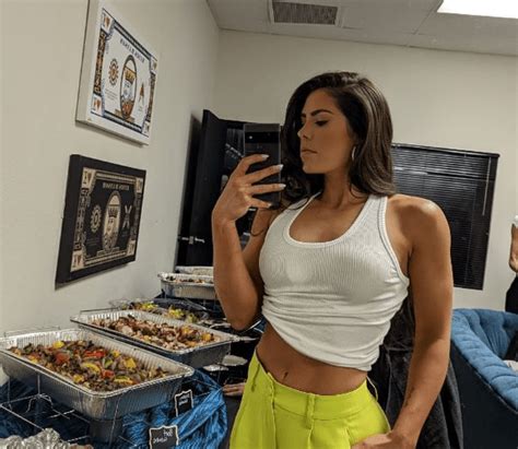Who Is Kelsey Plum Darren Wallers Wife Controversial Tweet Married