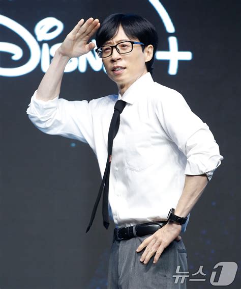 유재석 13년 연속 올해의 방송인 1위 …전현무 2위·신동엽 3위 뉴스1