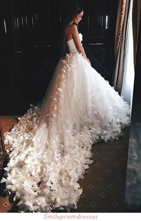 Elegant Sweetheart Strapless Lace Up Tulle Court Train Wedding Dresses