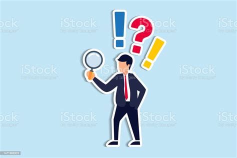 관찰 또는 검사 비밀을 발견하려는 호기심 정보 검색 또는 분석 개념 조사 또는 연구 돋보기를 들고 물음표로 데이터를 관찰하는 호기심 많은 사업가 용지 절단 스타일 감시에