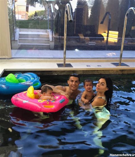 22 عکس از زیبایی‌های شخصی جورجینا که شما را شگفت‌زده می‌کند