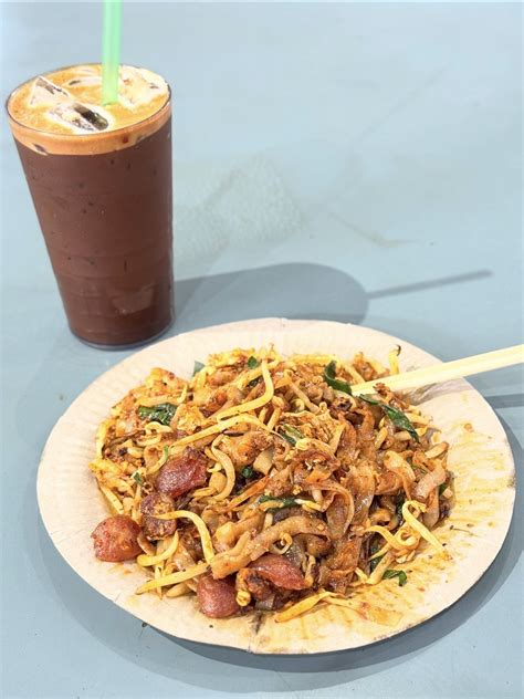 在槟城的周末一般都会来bayan Baru Foodcourt 最爱这边的炒粿条和kopi C 好吃便宜大盘不用排队！ 槟城美食