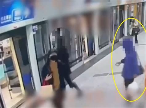 北捷有怪客 連帽外套男涉對女子潑不明液體