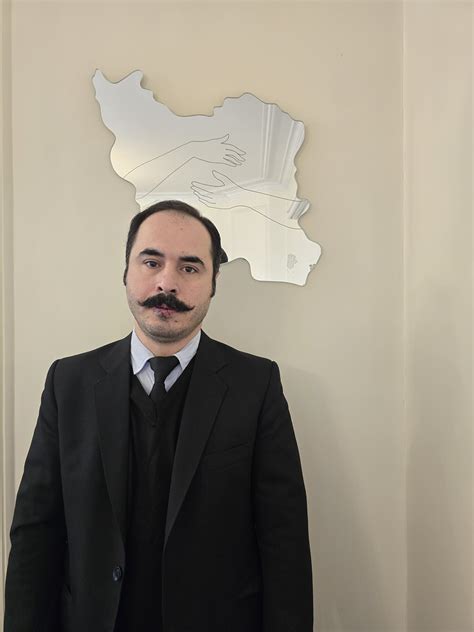 بالاترین حسین رونقی لبهای خود را دوخت عکس