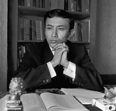 Tashkent Retrospective Поэт Абдулла Арипов в молодсти 1973 г На фото ему 32 года Народный