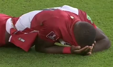 Perú Vs Australia El Desgarrador Llanto De Luis Advíncula Tras La