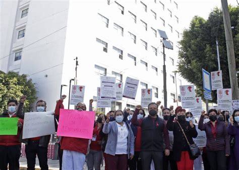 Trabajadores Del Issste Se Manifiestan A Las Afueras Del Hospital