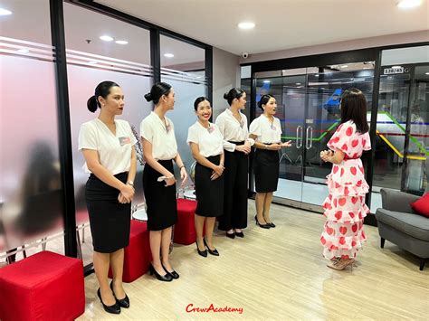หลักสูตรอบรมเ ครูฝ้าย สถาบันสอนแอร์ อันดับ 1 Crewacademy