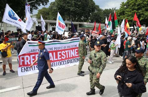 Protesters Police Clash The Manila Times