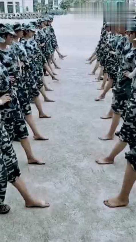 这军训炸了，这样皮不会掉啊，光着脚太感人了！腾讯视频