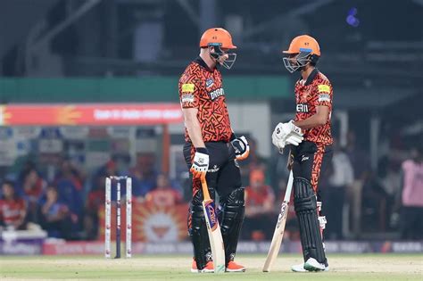 सनराइज़र्स हैदराबाद ने कोलकाता नाइट राइडर्स के खिलाफ की छक्कों की बारिश