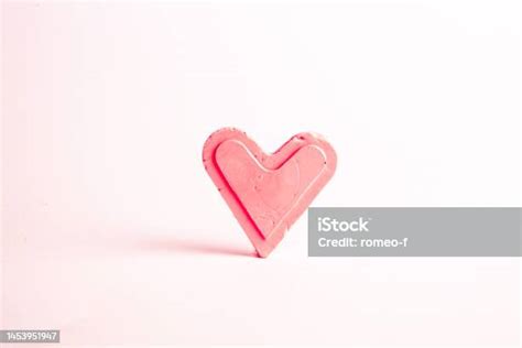 나무 질감 배경에 마음을 사랑 해요 발렌타인 카드 개념입니다 발렌타인 데이 배경에 대 한 마음입니다 0명에 대한 스톡 사진 및 기타 이미지 Istock