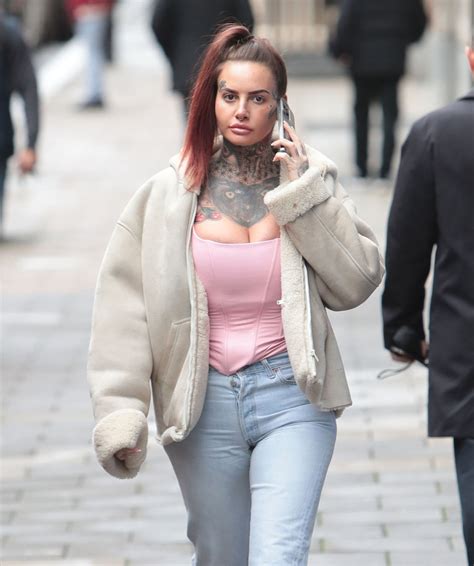 La Tatouée Jemma Lucy Fait Son Shopping Dans Les Rues De Londres 2