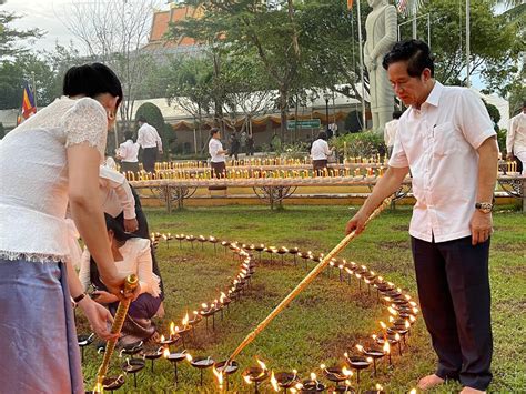 Update ៖ លោក ឃួង ស្រេង ចូលរួមកាន់បិណ្ឌវេនទី១៤ នៅវត្ដគល់ទទឹង ខណ្ឌ ច្បារអំពៅ នគរដ្រេហ្គន