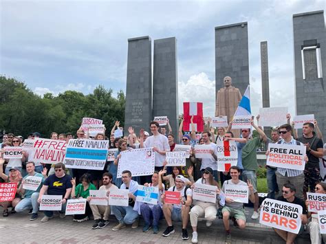 Երևանում անցկացվել է ակցիա՝ ի պաշտպանություն Ալեքսեյ Նավալնիի ԼՈՒՍԱՆԿԱՐՆԵՐ Factor Tv