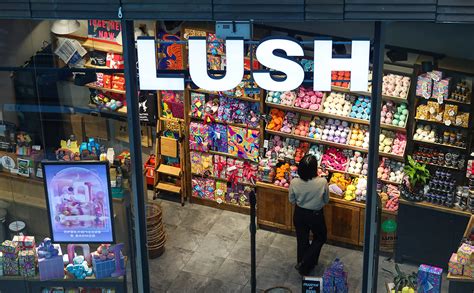 Владелец Lush закроет треть магазинов и уволит 200 сотрудников — РБК
